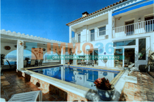 Magnífica casa con vista panorámica a la Bahía de Roses + Licencia ...
