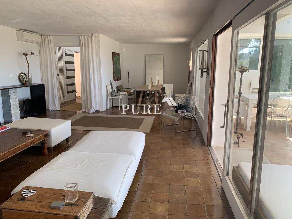 VILLA CON VISTAS PANORÁMICAS, PISCINA Y AMPLIO JARDÍN EN CAN FURNET