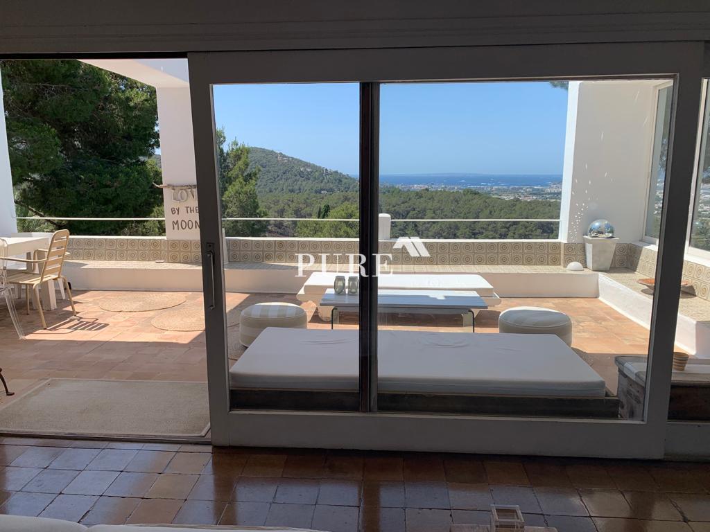 Villa avec vue panoramique, piscine et grand jardin à Can Furnet