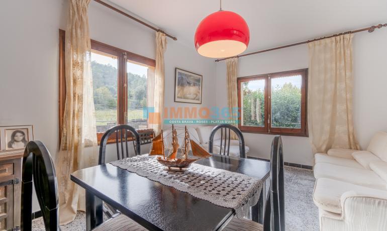 Casa amb encant al costat del riu a Sant Llorenç de la Muga – Ideal com ...